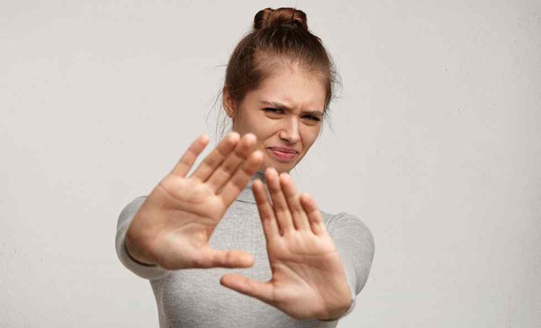 Why & How To Emotionally Detach Yourself From Someone