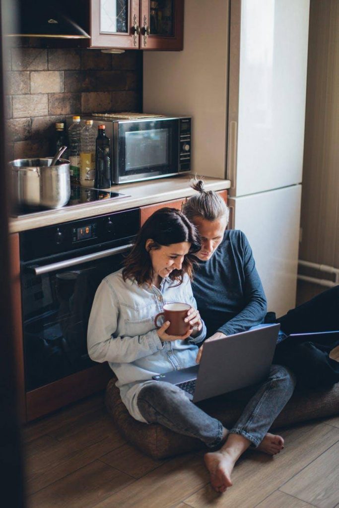 Quarantining With Your partner? 5 Simple Dos and Don'ts