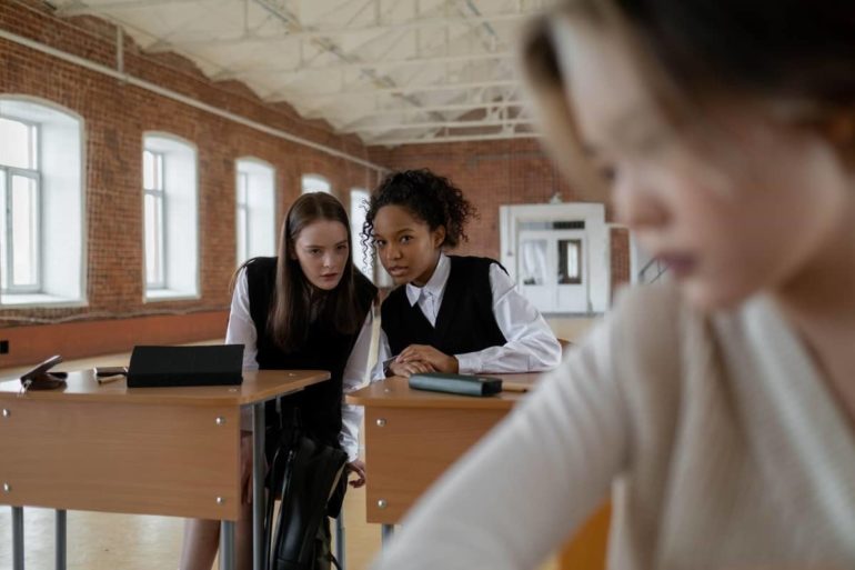 The Influence Of Peer Pressure On Teenagers: How To Cope With Teen Peer ...