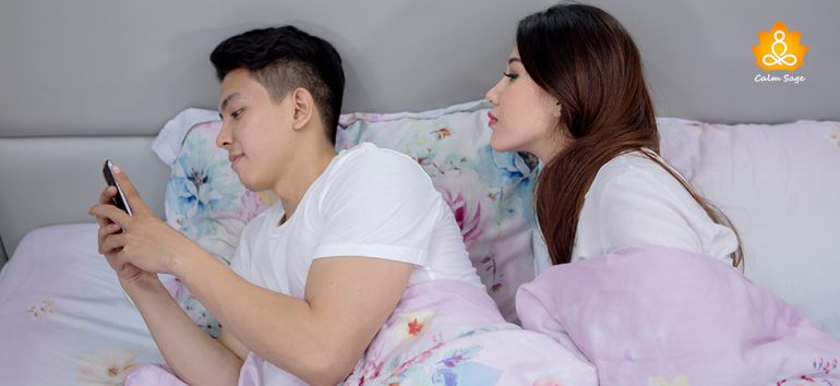 Snooping in Relationship: Is That The Right Thing To Do?